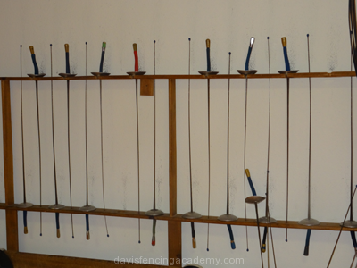 Beginners – Davis Fencing Academy